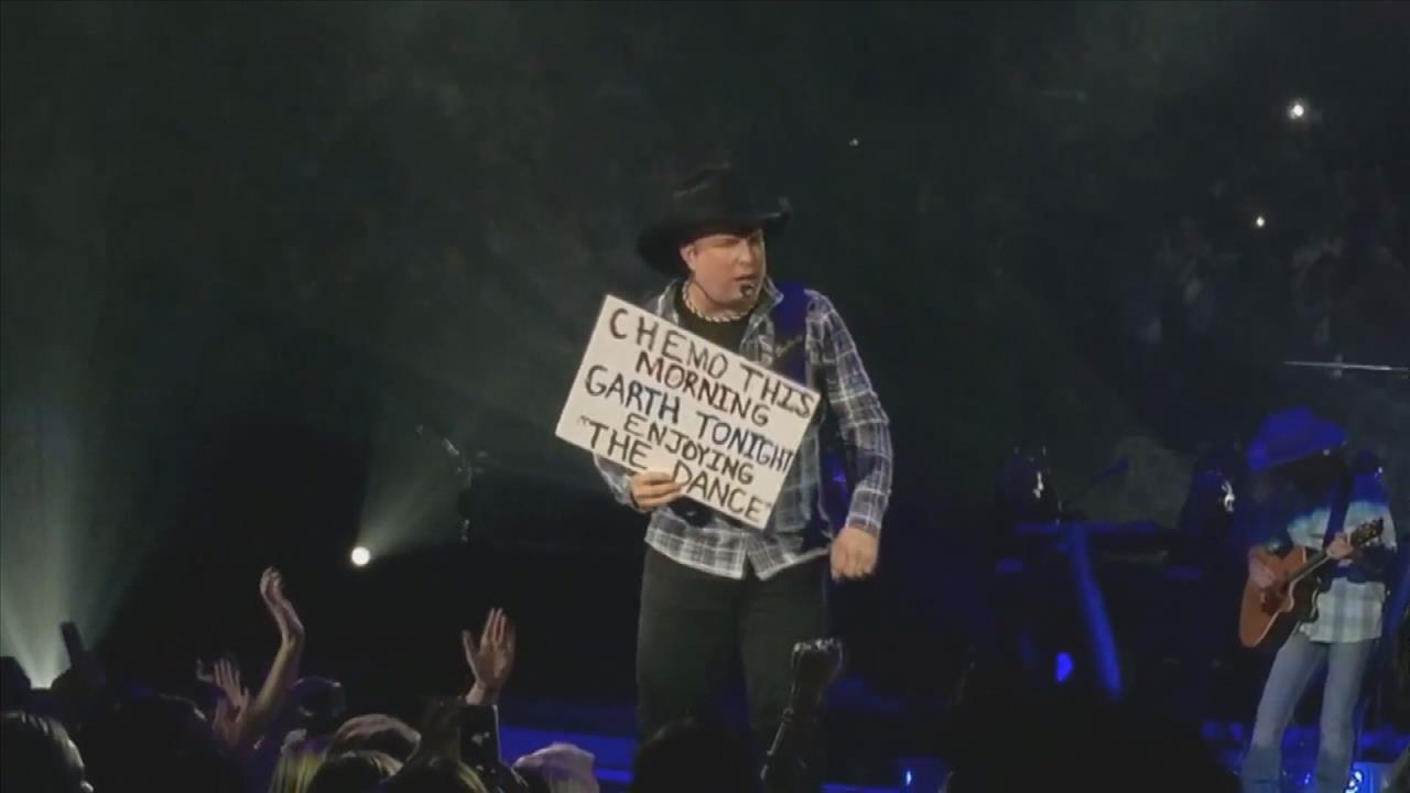 Garth Brooks keeps sign from fan | kare11.com