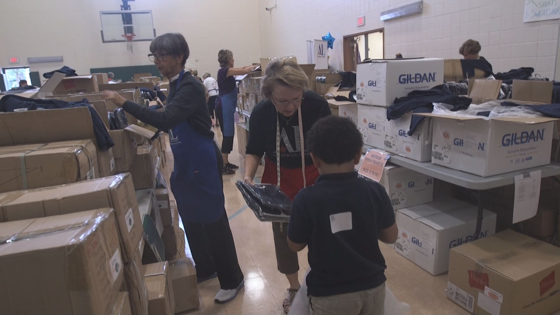 Thousands of Mpls. students receive free uniforms | kare11.com