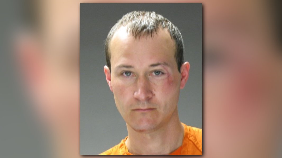Charges: Man flees police at 135 mph with child in car | kare11.com