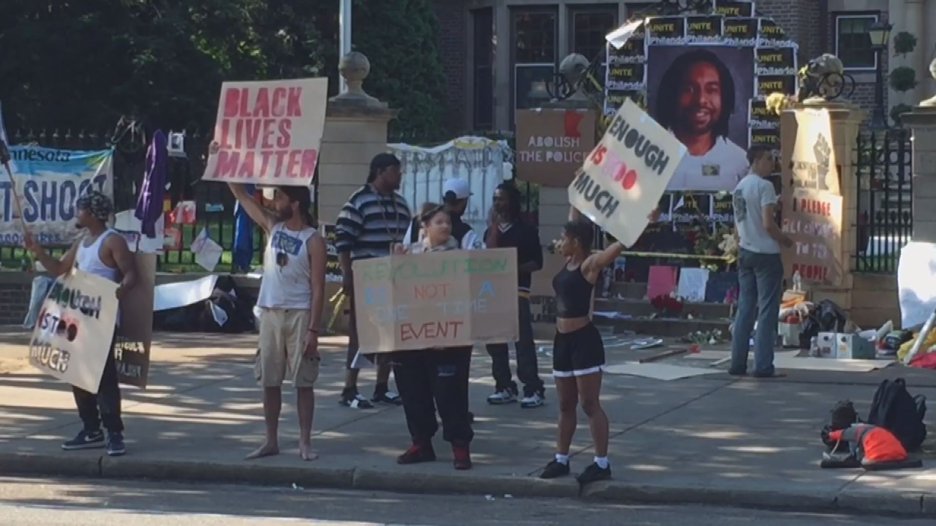Protesters block street in front of governor's mansion | kare11.com