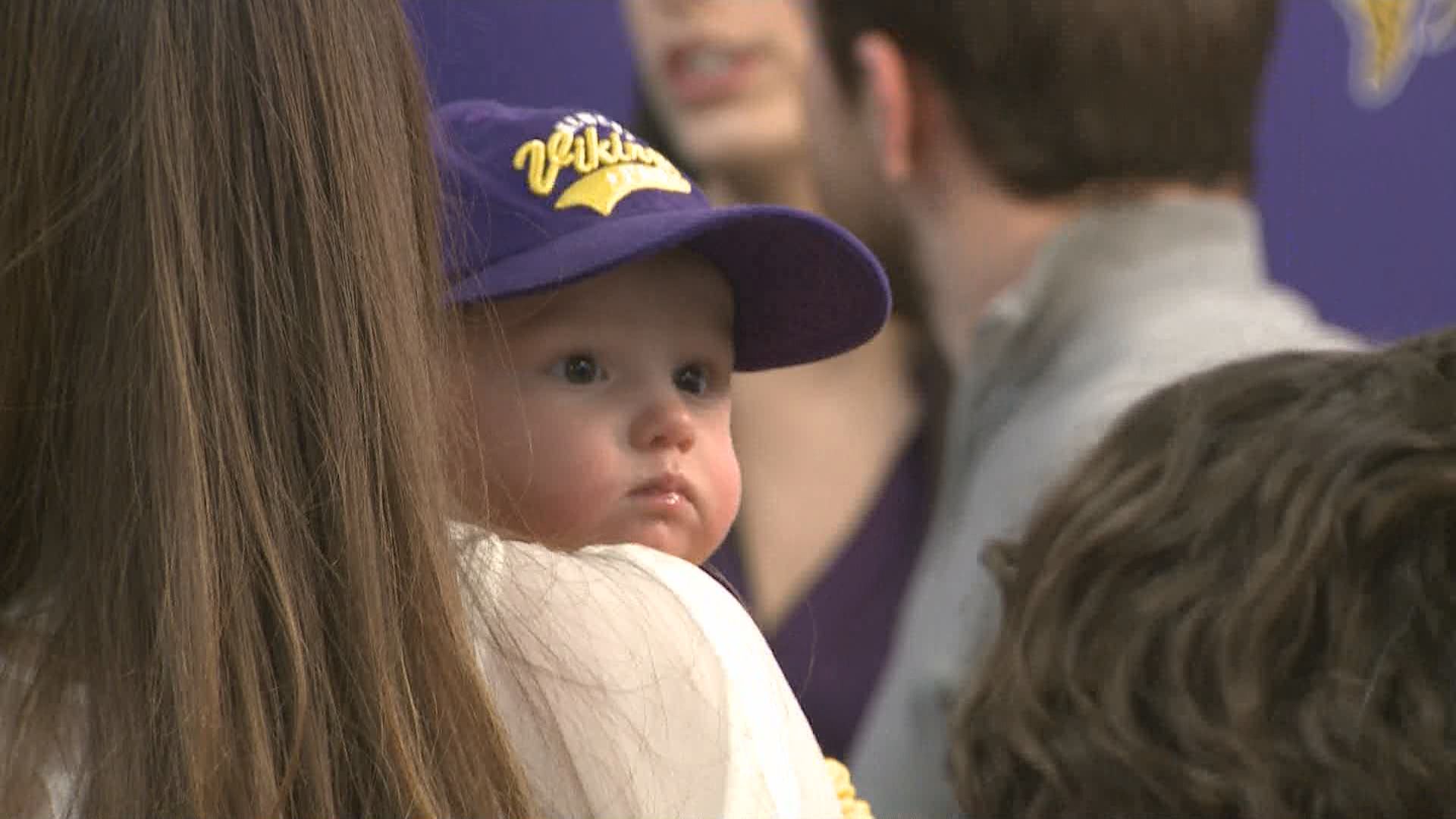 Kirk Cousins' baby son already nailing 'SKOL' chant | kare11.com